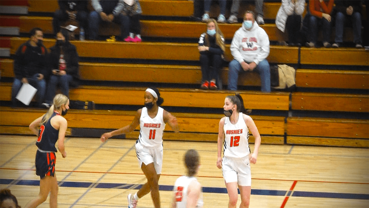 Layla Henderson and Mackenzie Hare Combine For a 5-0 Run