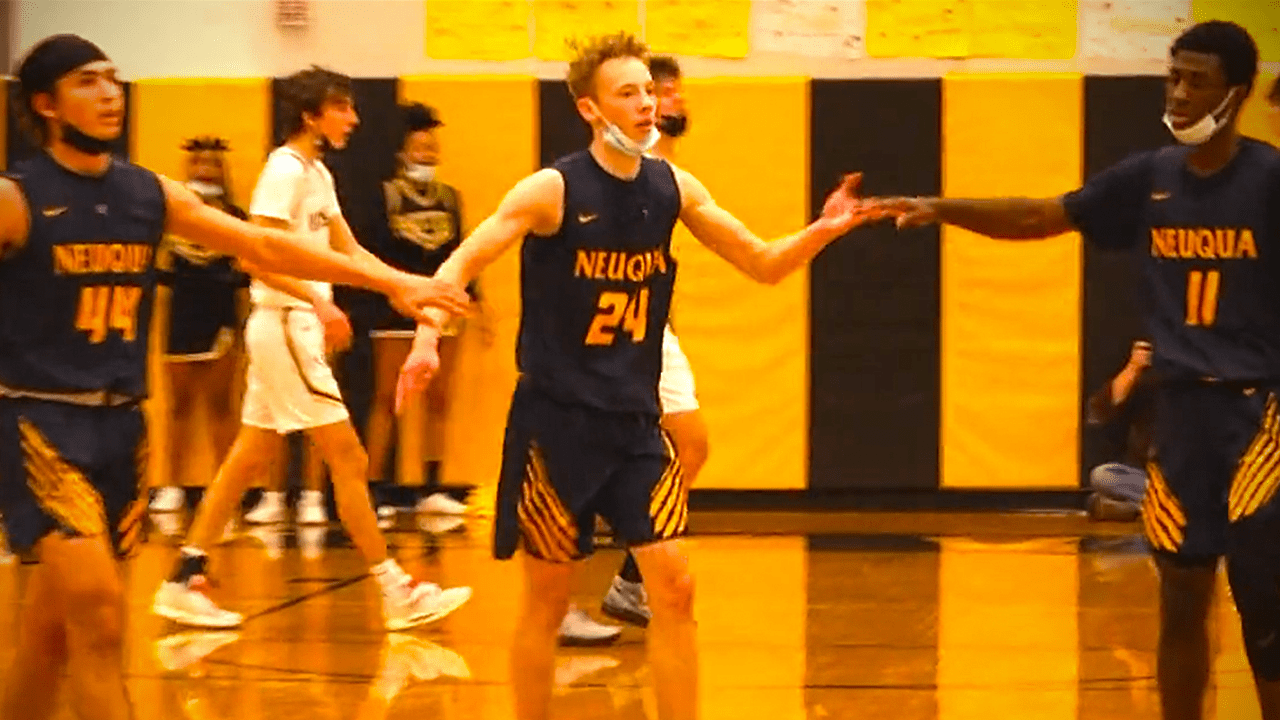 Nick Kinkade Splashes Half Court Prayer
