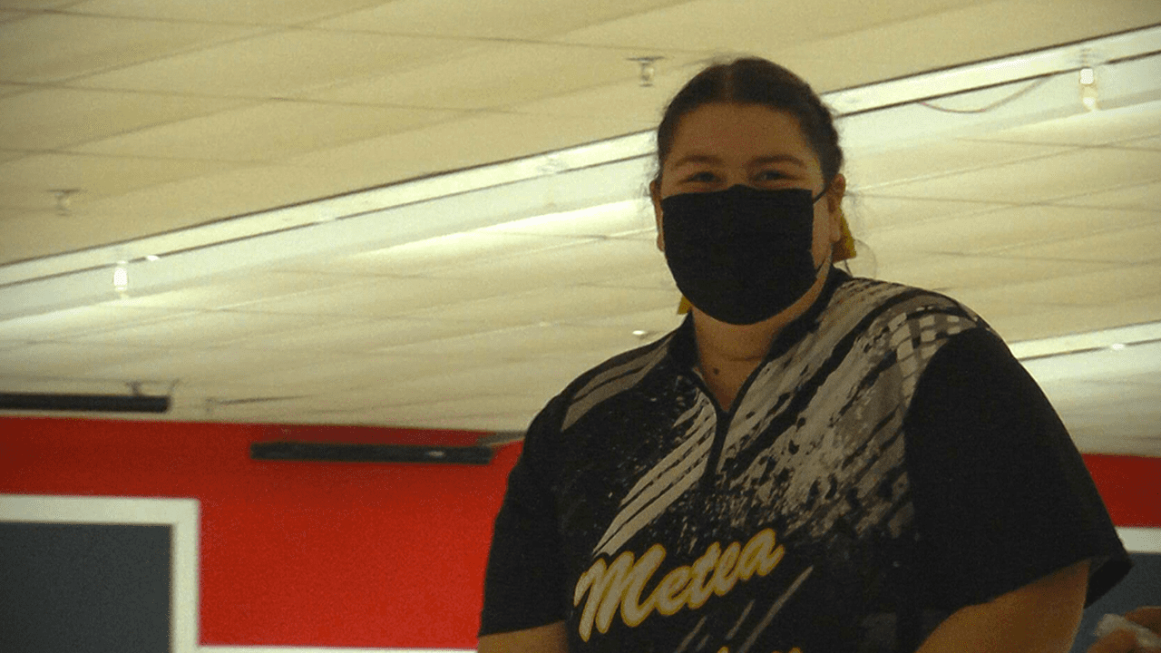 Sydney Lewis Puts On a Clinic Between the Lanes