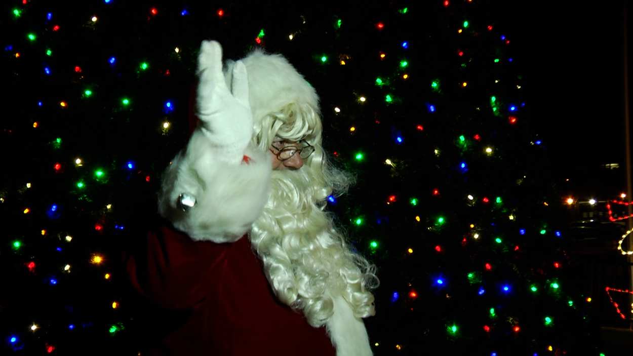 Santa Makes First Yearly Visit To Naperville’s ‘Naper Lights’ | NCTV17