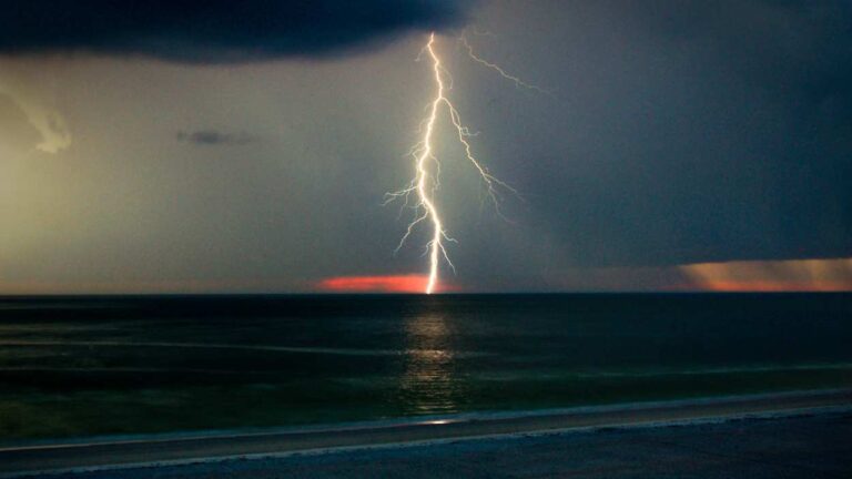 Naperville man struck by lightning on Florida pier | NCTV17