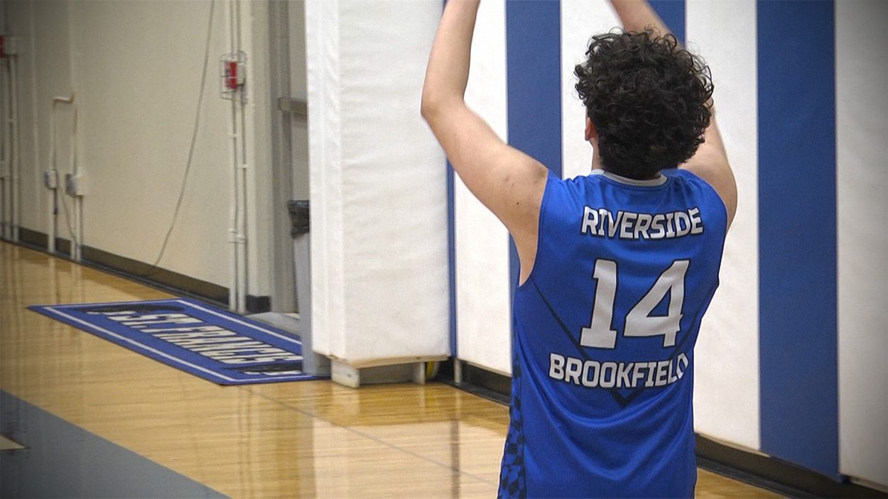 Riverside-Brookfield boys volleyball holds off a feisty Naperville ...