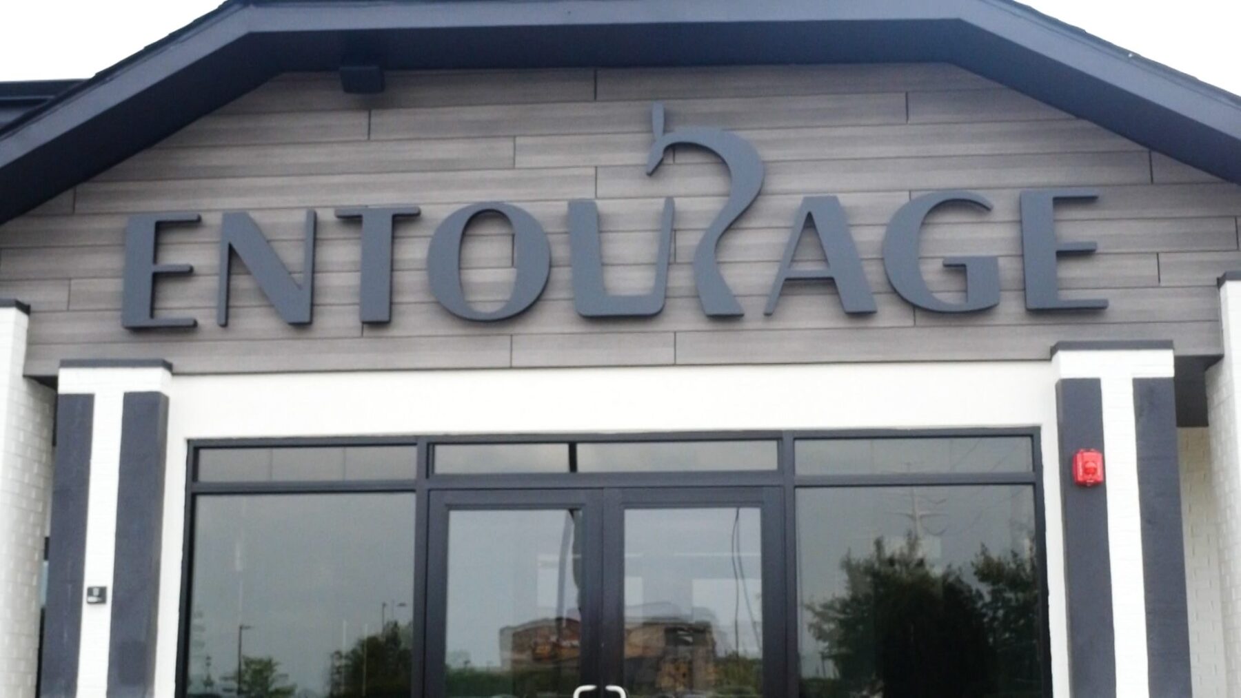 Sneak Peek: Entourage to Open in Naperville Thursday | NCTV17