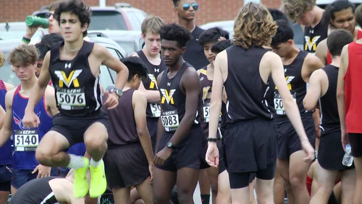 Metea Valley and Waubonsie Valley boys cross country compete in Aurora ...