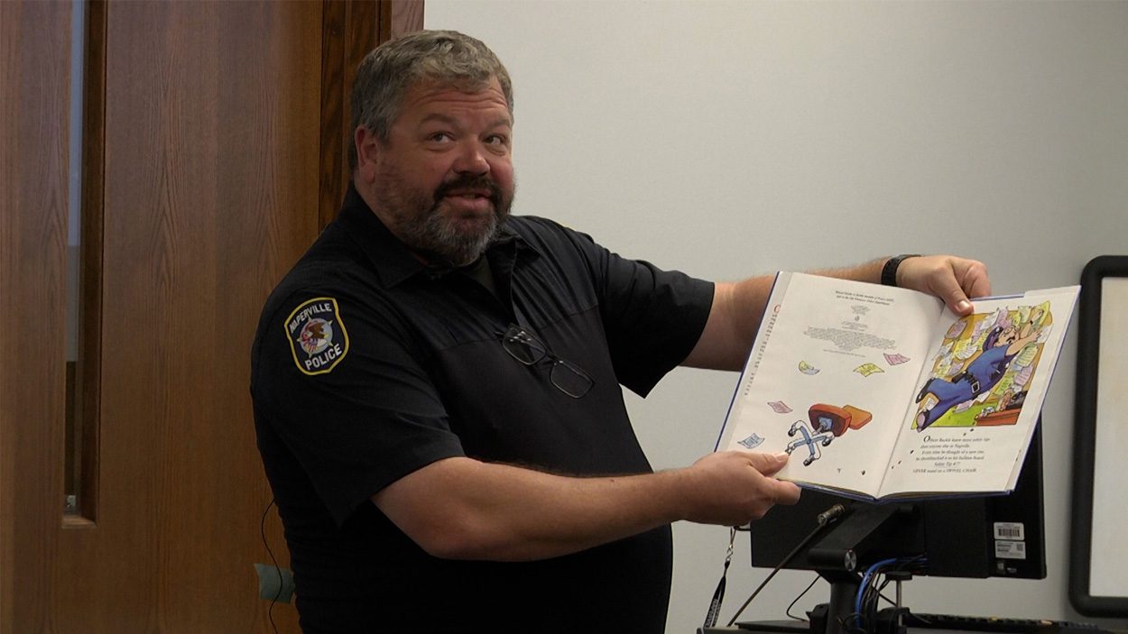 Naperville police officer continues 20-year story time tradition | NCTV17