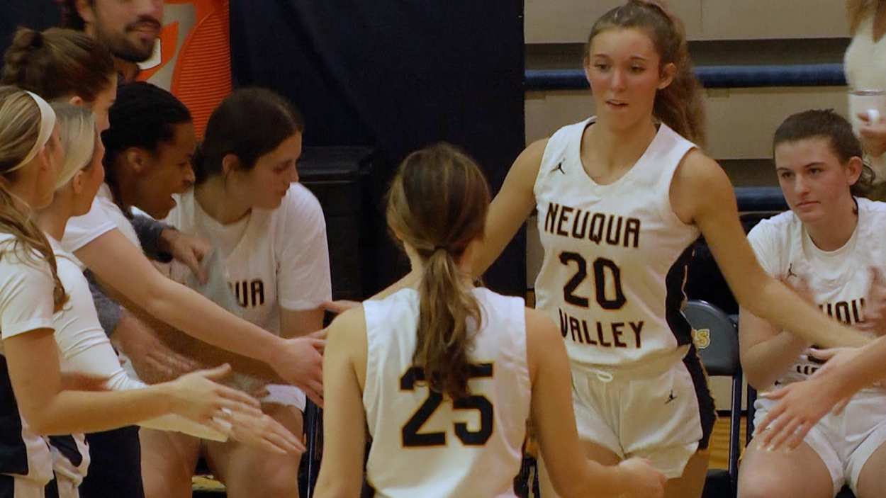 Neuqua Valley girls basketball opens the season with a thrilling OT win over Trinity