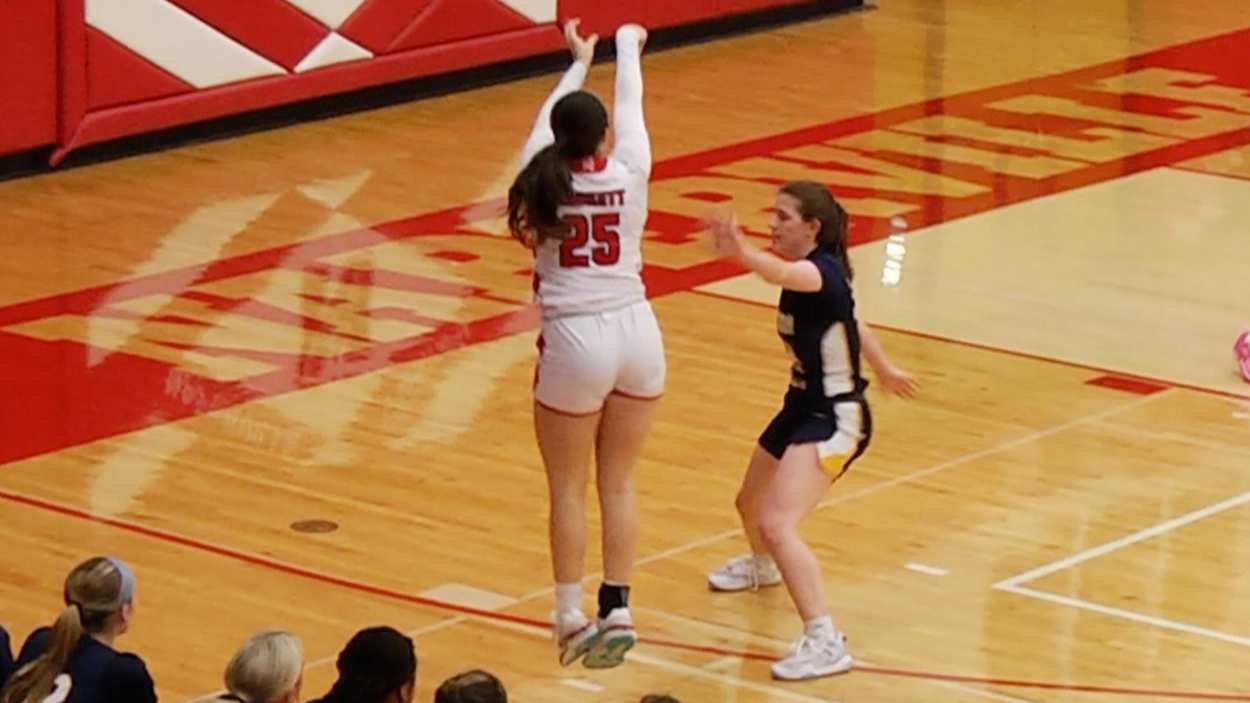 Naperville Central’s Erin Hackett connects on three straight threes ...