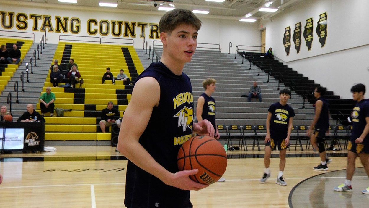 Neuqua Valley boys basketball hangs on to beat Metea Valley