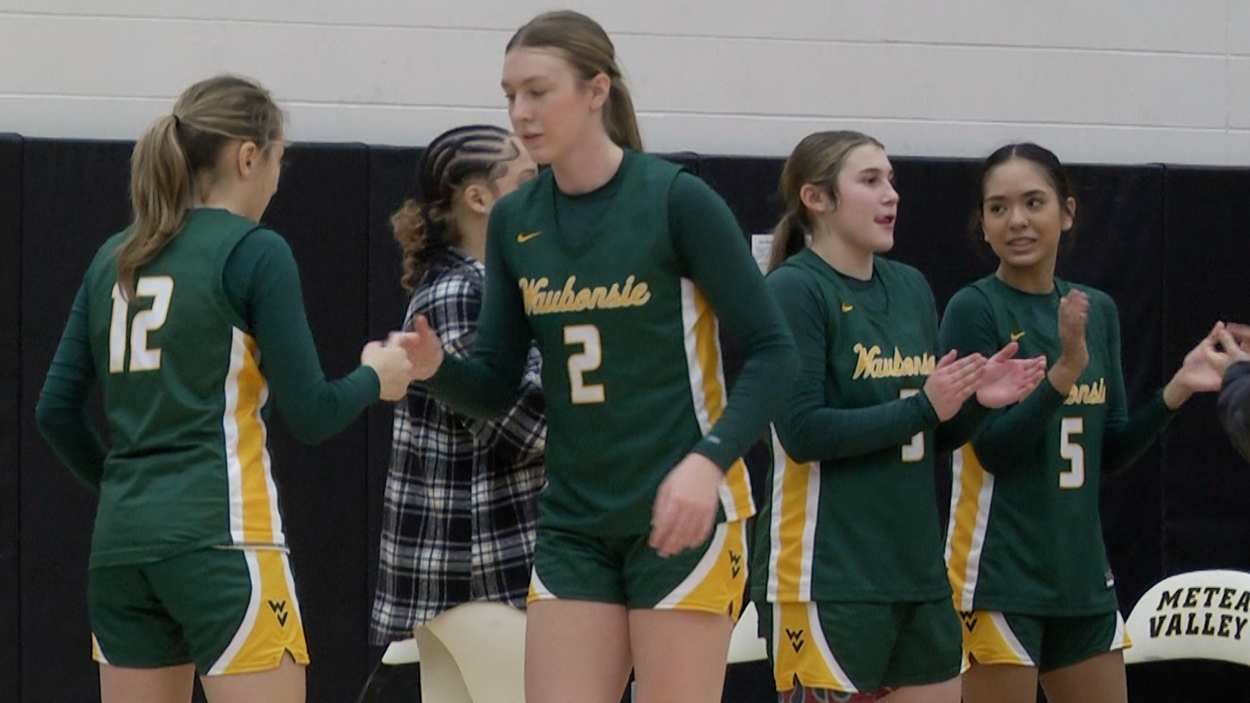 Waubonsie Valley girls basketball powers past Metea Valley | NCTV17