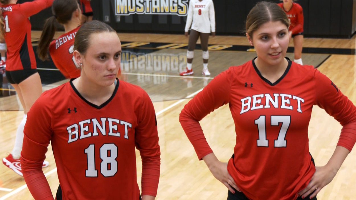 Benet Academy girls volleyball gets by Metea Valley in a two-set nailbiter