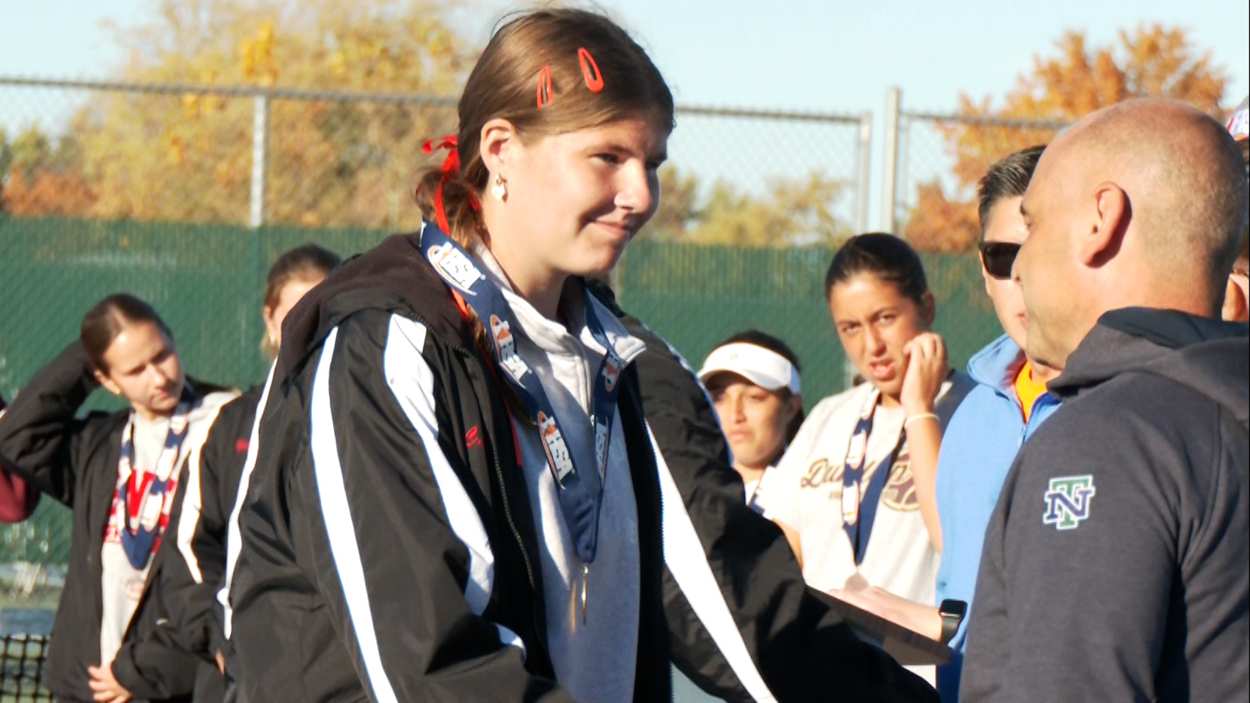 Benet Academy's Clare Lopatka hits a pair of great shots in the State finals | NCTV17