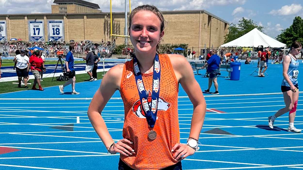 Naperville North’s Emma Berres runs through adversity to victory | NCTV17