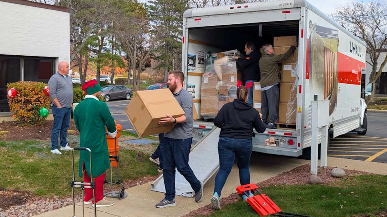 Naperville business prepares for Givemas event to support local ...