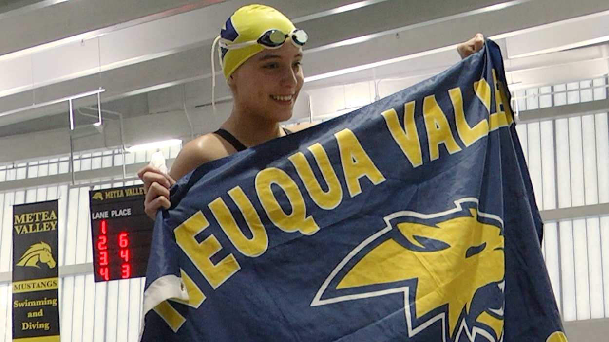Neuqua’s Sofia Piater wins 50 Yard Freestyle at the Metea Valley ...