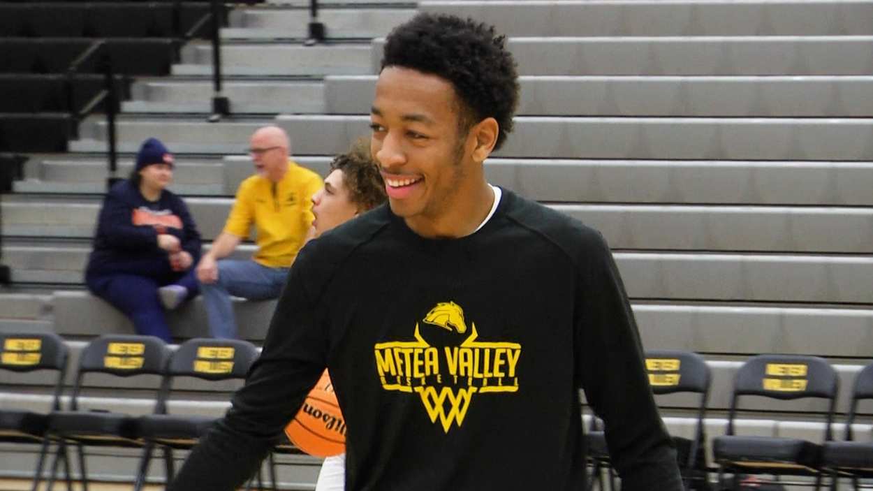 Metea Valley boys basketball handles Naperville North in a 59-43 win ...