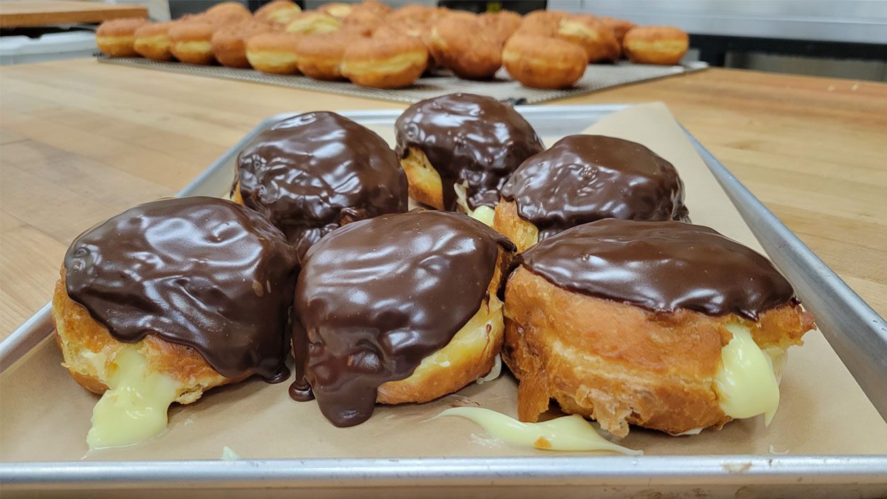 DeEtta’s Bakery continues sweet tradition of paczki day | NCTV17