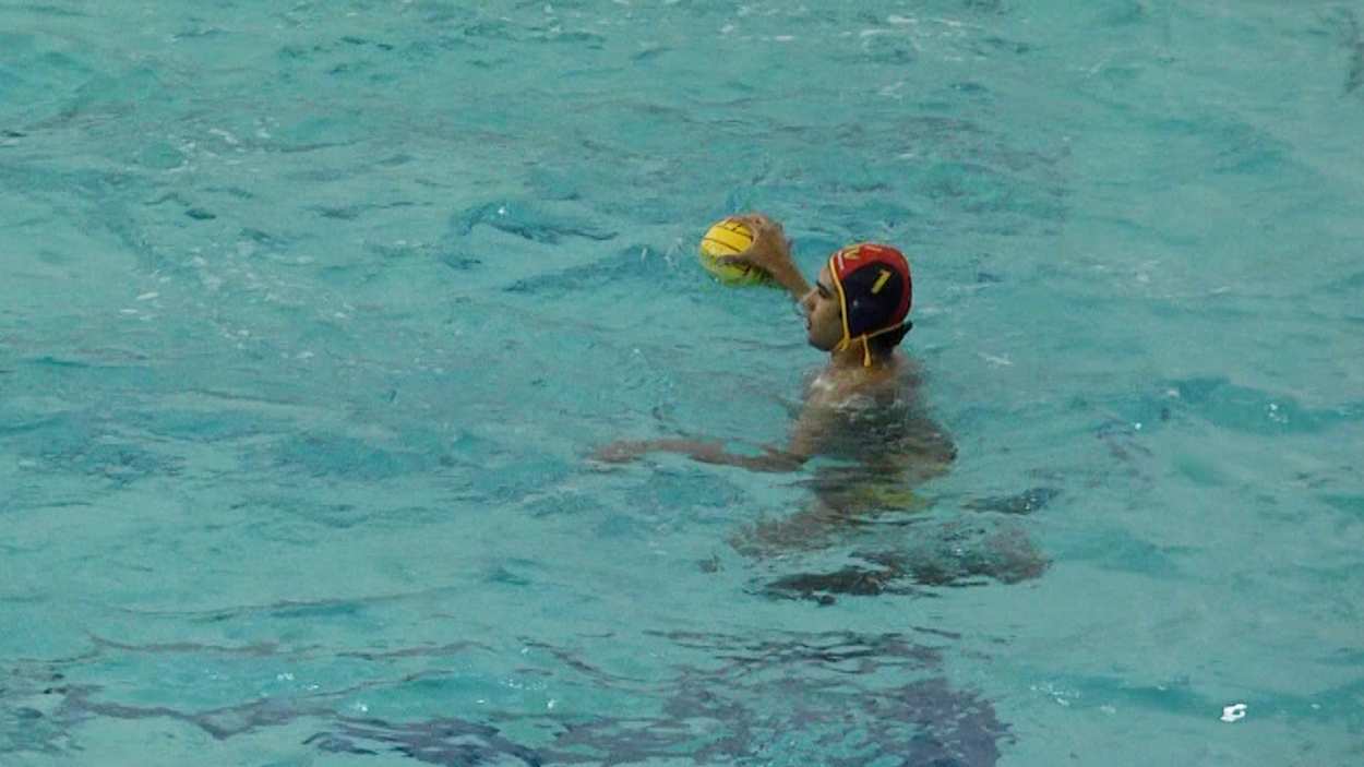 Neuqua Valley boys water polo pulls away in the second half in win over ...