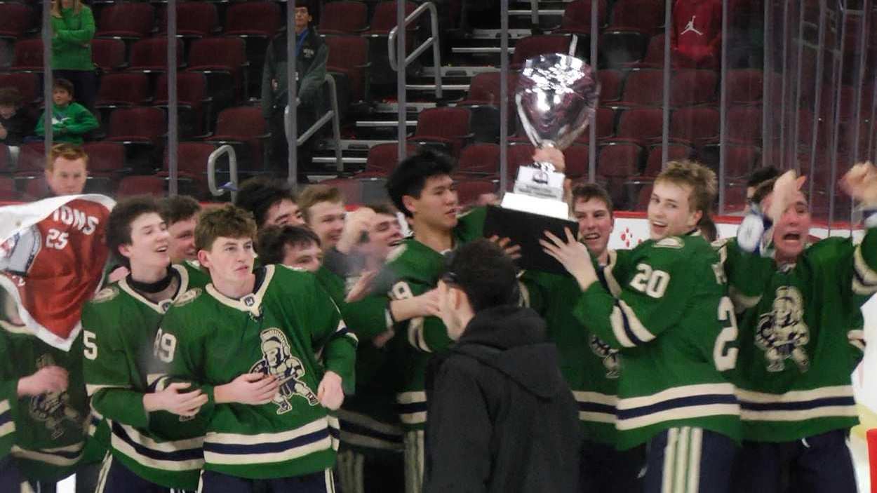 New Trier Green holds off Benet Academy hockey to win the 2025 ...