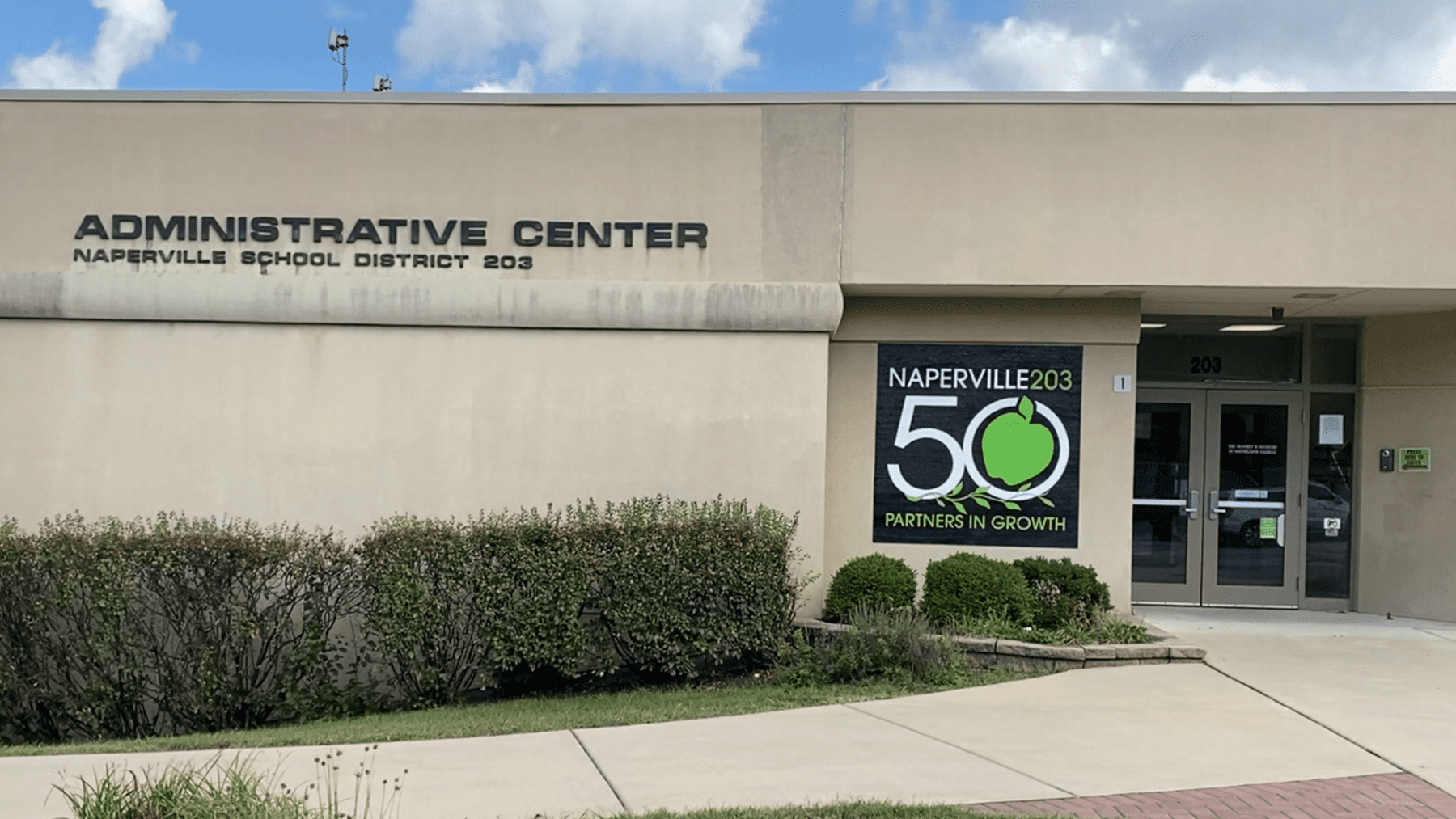 District 203 board tables new administrative recommendations on future ...