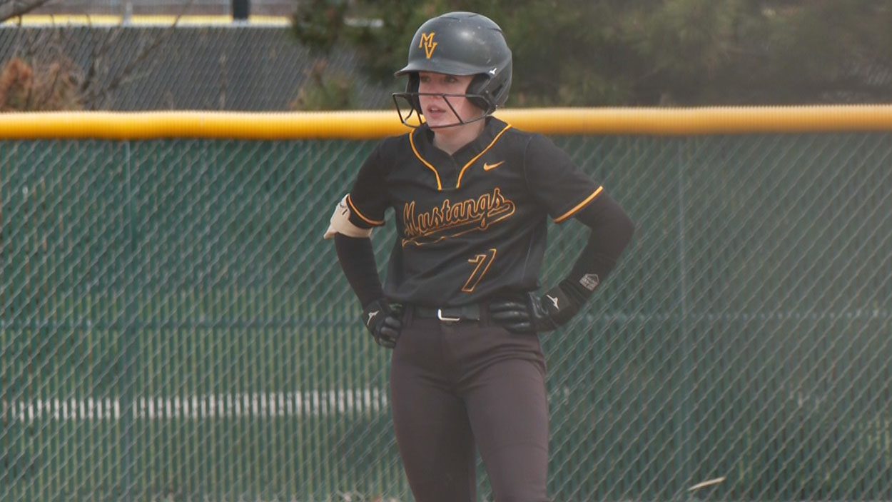 Metea Valley softball swings by Bolingbrook in dominating fashion