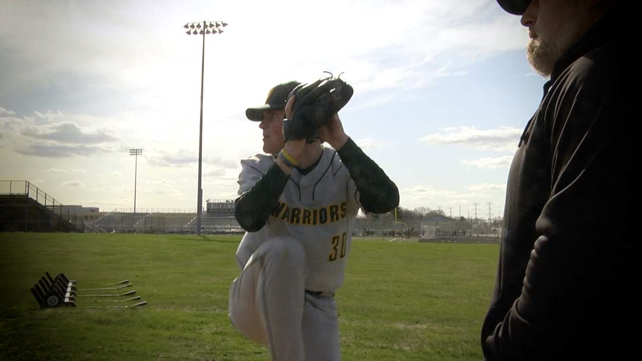 Waubonsie baseball defeats Metea in extras to open DVC play | NCTV17