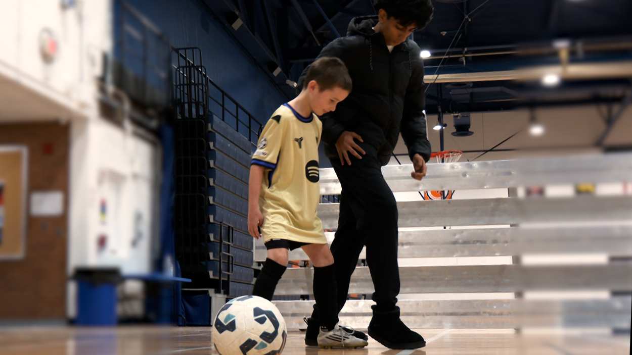Naperville North athletes lift up young players through Coach Connect ...