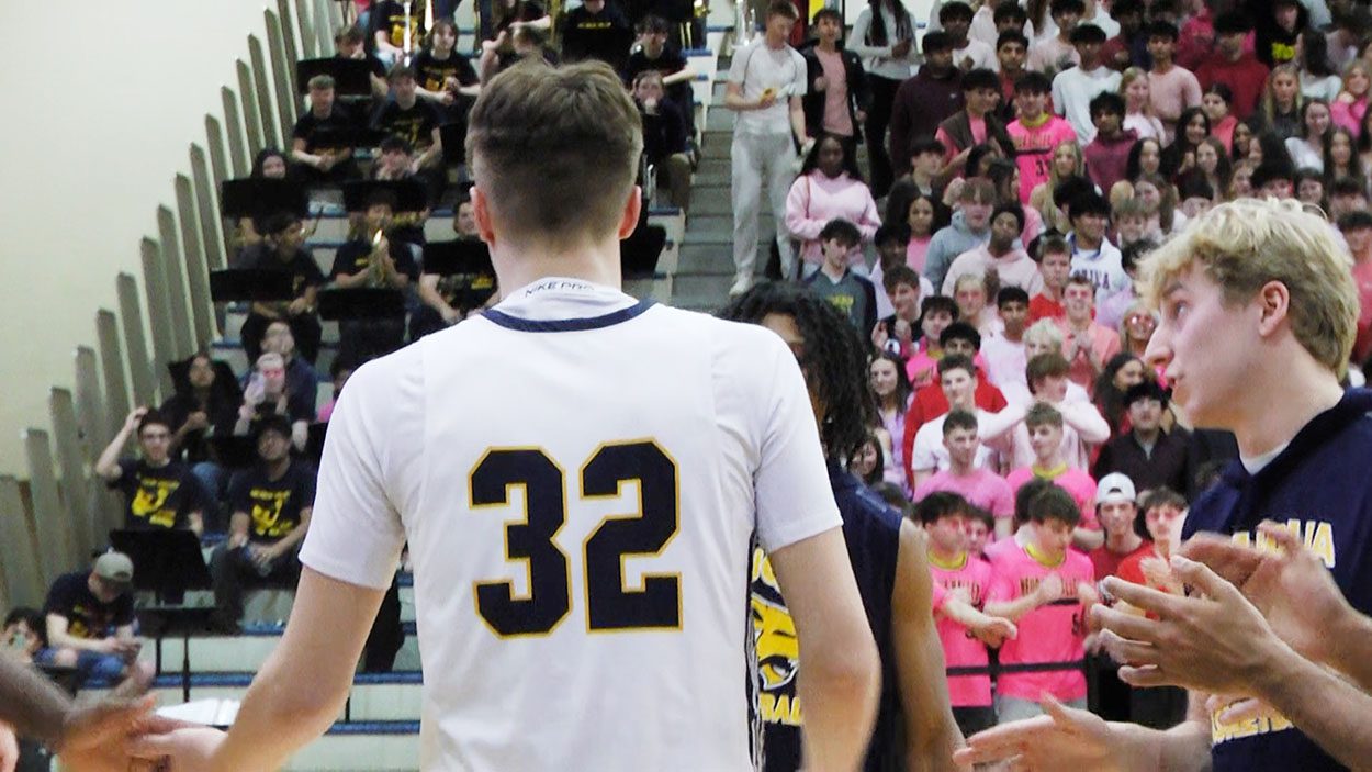 Neuqua Valley defeats Waubonsie Valley in boys basketball showdown
