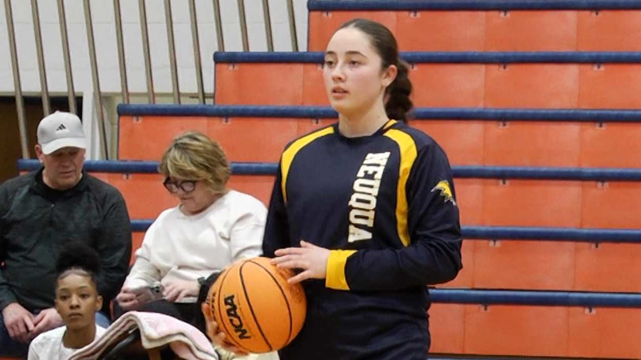 Neuqua Valley wins handily over Naperville North in girls basketball ...